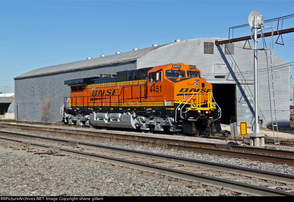 BNSF 4451 Great looking repaint.